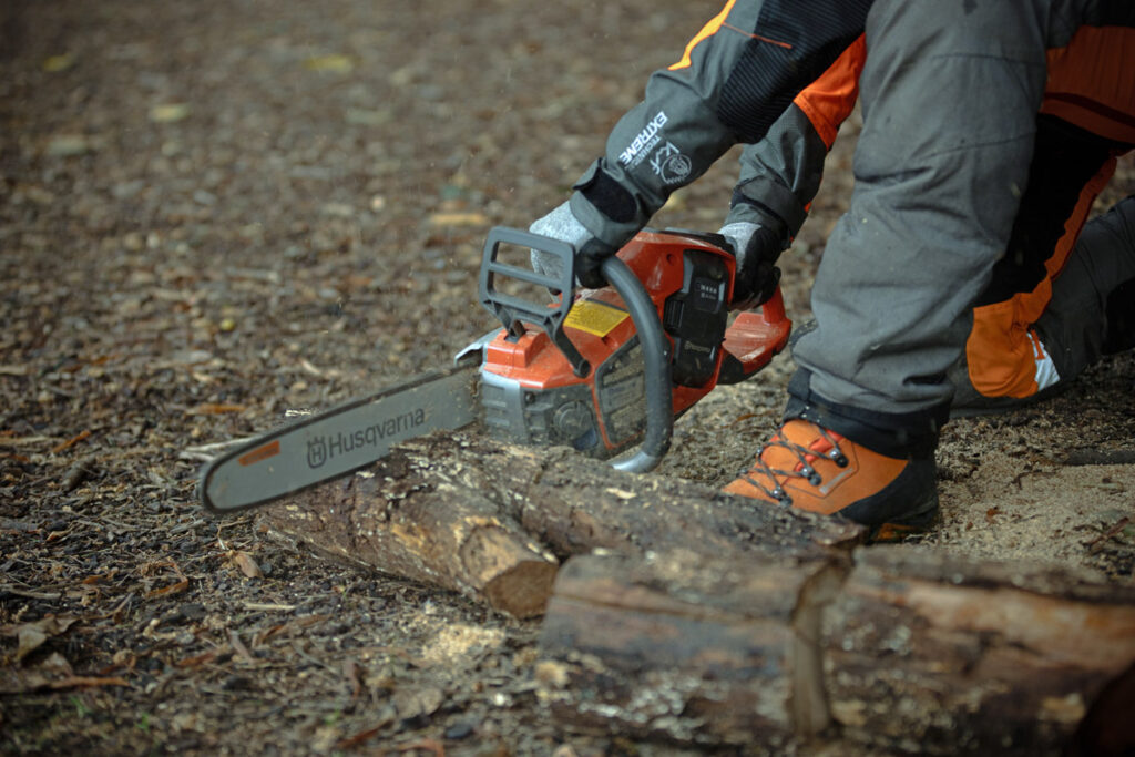The world's first battery chainsaw with a clutch - Arbor Age